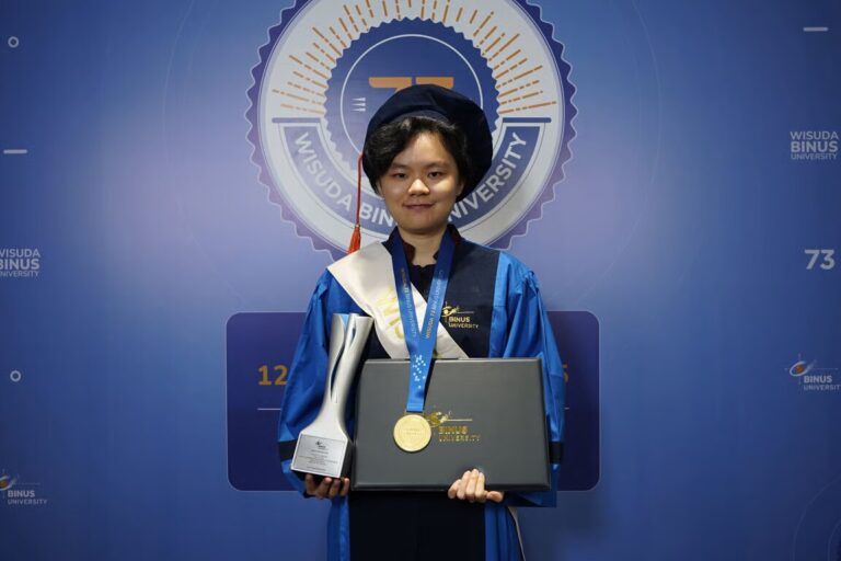 Perjalanan Kreatif Violetta Andani Berujung Manis di Wisuda ke-73 BINUS ...